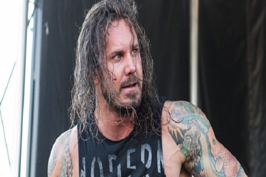 Tim Lambesis, vocalista de As I Lay Dying, es captado lastimando a un ...
