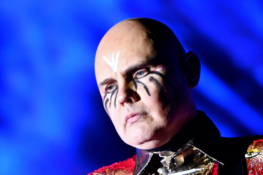 El K-Pop destruye el sueño, es una fábrica, critican Billy Corgan y ...