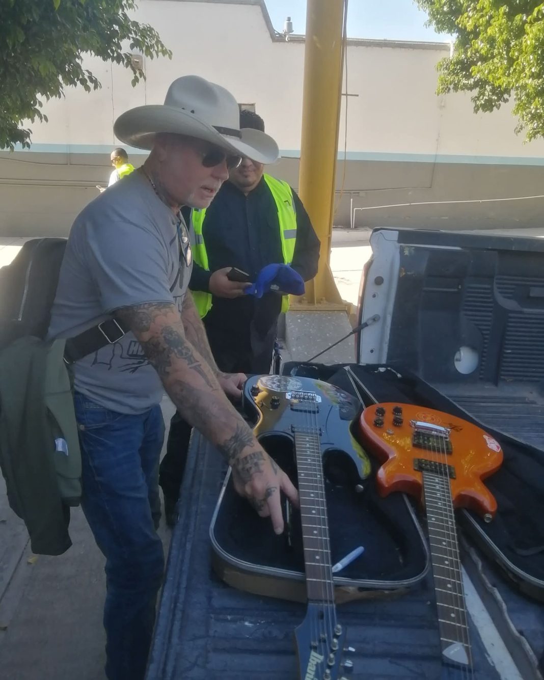 James Hetfield de Metallica visita rancho en México donde se practica ...