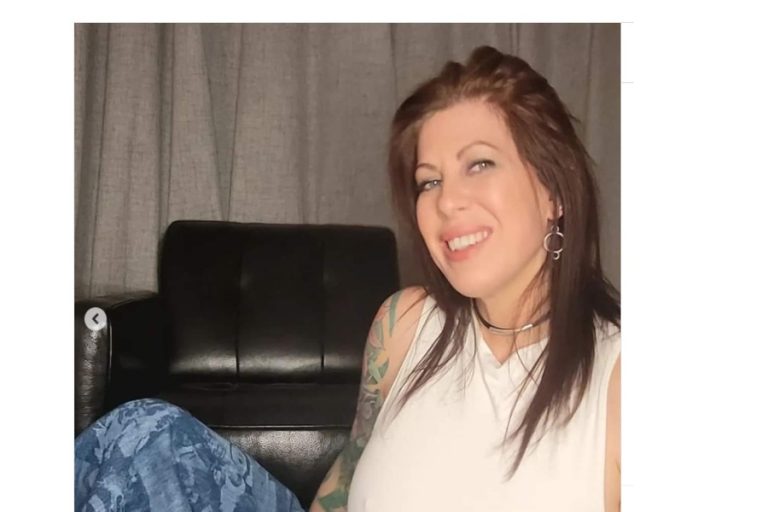 Así luce Lisa Hughes, la mujer que aparece en la icónica portada de ...